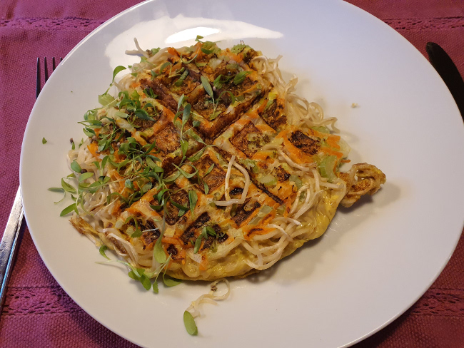 Asia-Waffel mit Mie-Nudeln und Gan Bian Rindfleisch – genussfaktor